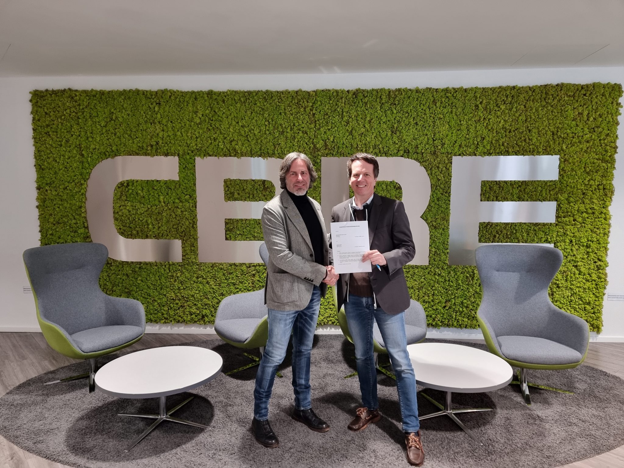 CENTUS und CBRE unterschreiben strategische Partnerschaft - CENTUS